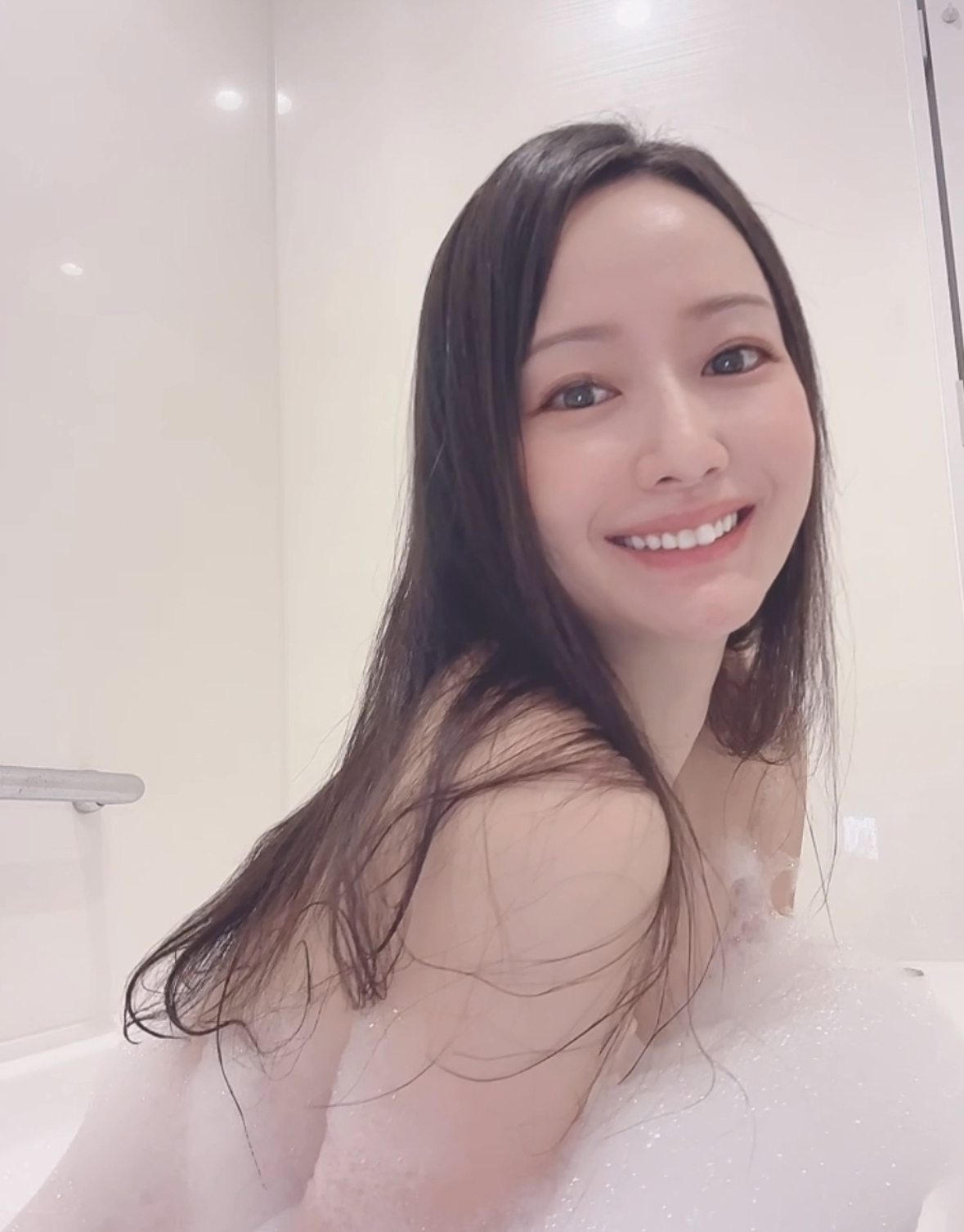 【泡風呂】 11月限定🛁裸入浴ポニーテール🎬動画🥰💕 - ♨️りさっ子クラブ🛁💕 (【公式】 吉山りさ)の商品｜ファンティア[Fantia]