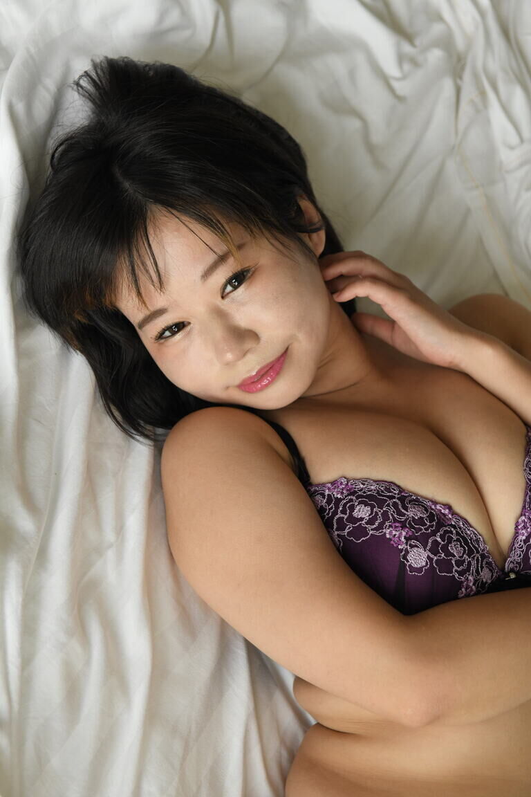 【グラビア】 【DL】ツジ・ルイス 2nd ROM 「First Morning」 ツジ・ルイスのおつまみ軍🐰⛑ (ツジ・ルイス)の商品｜ファンティア[Fantia]