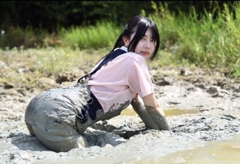 【泥んこ】 たんぼでmonochrome Fetish-Film (Fetish-Film)の商品｜ファンティア[Fantia]