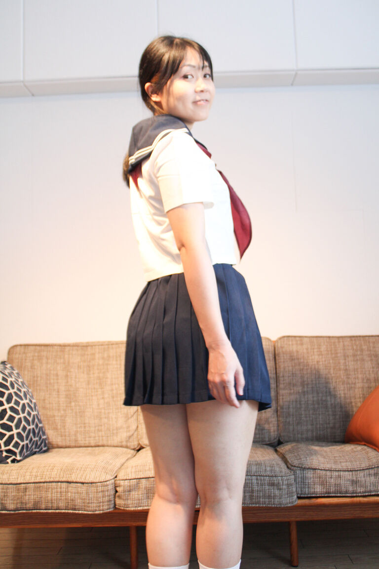 【セーラー服 ブルマ ブルチラ】 写真集 ゆりあさん セーラー服で赤ブルチラ 特典映像付き ブルマ、セーラー服を愛するオリジナル写真館