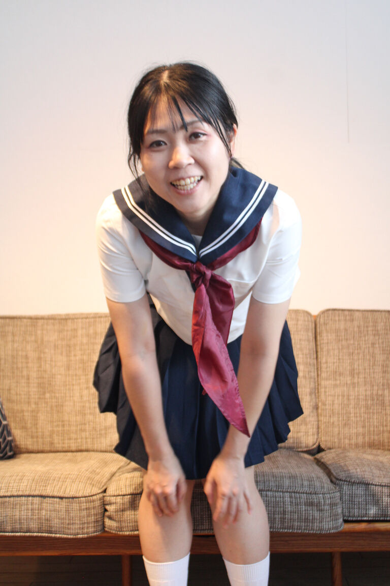 【セーラー服 ブルチラ】 新4K動画 赤ブルマがちらり② ブルマ、セーラー服を愛するオリジナル写真館 (Yamamotominimini)の商品｜ファンティア[Fantia]