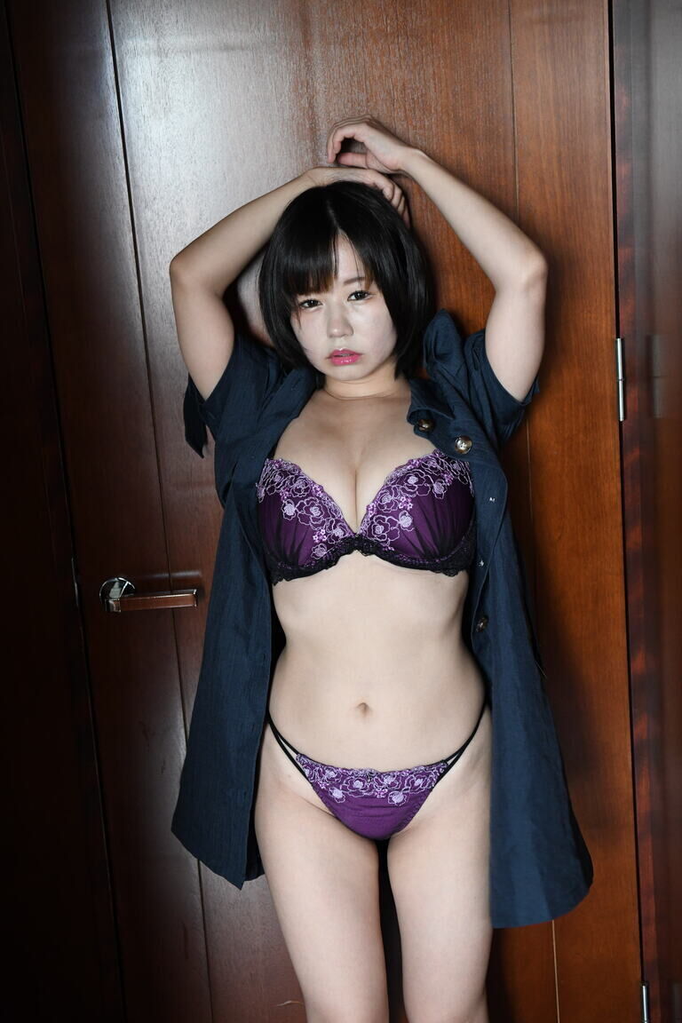 【グラビア】 【DL】ツジ・ルイス 2nd ROM 「First Morning」 ツジ・ルイスのおつまみ軍🐰⛑ (ツジ・ルイス)の商品｜ファンティア[Fantia]