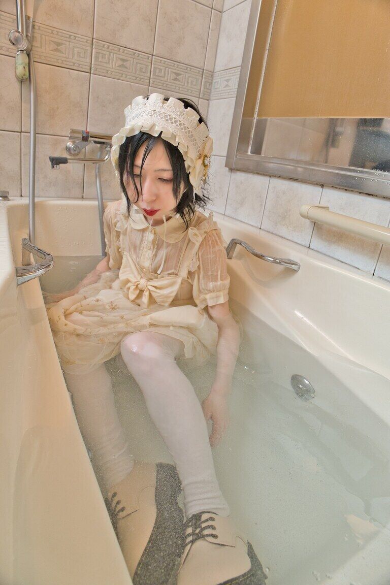 【WET】 お風呂でローション遊び 湿衣服 (Shīyīfú)の商品｜ファンティア[Fantia]